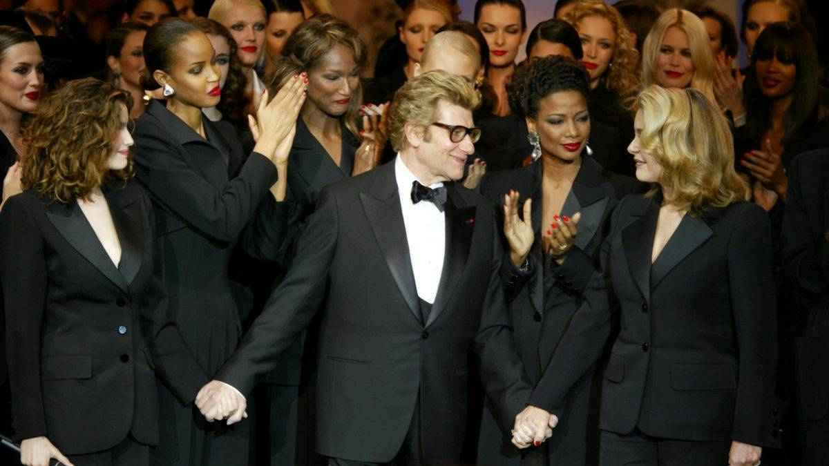 Le Smoking - biểu tượng của làn sóng bình đẳng giới từ Saint Laurent ...