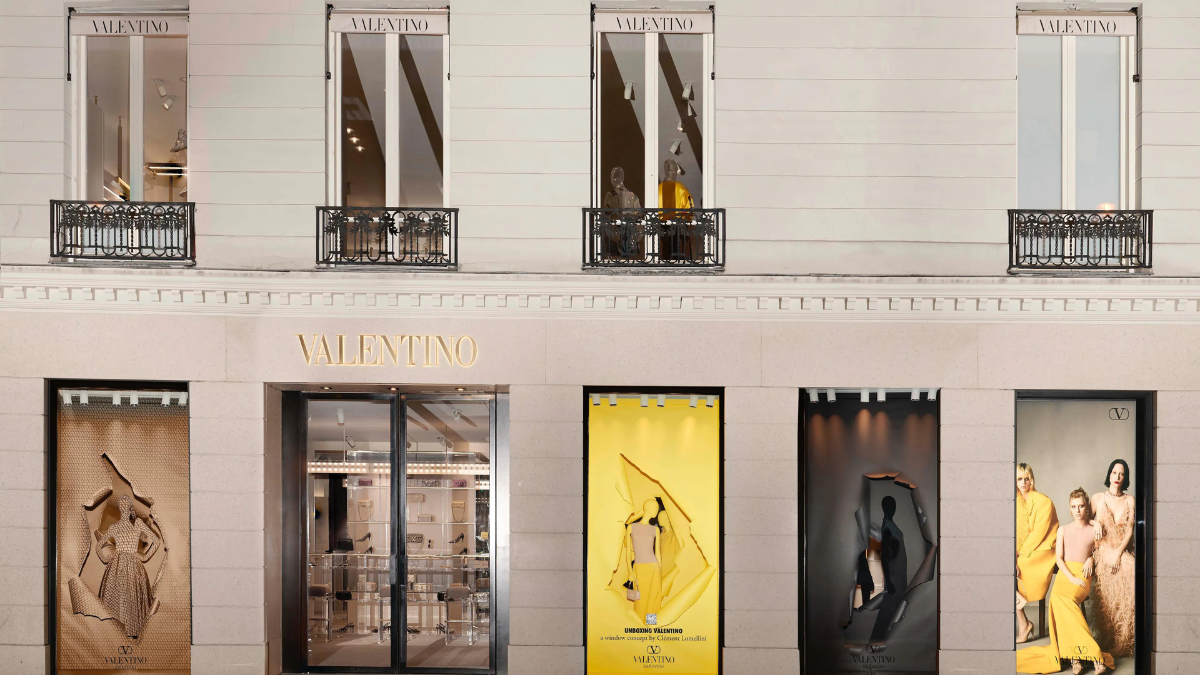 Valentino tái tạo lại các cửa hàng trên toàn cầu cùng 9 nhà thiết kế n ...