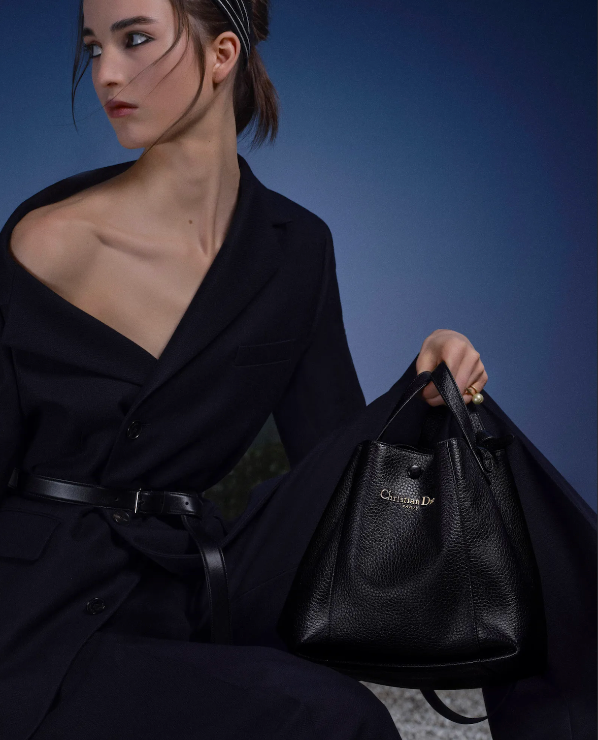 Túi Dior Signature Bucket: Biểu tượng mới của sự sang trọng – LUXITY