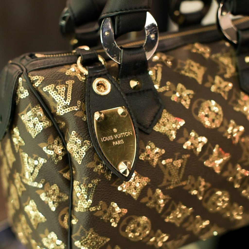 Mọi điều bạn cần biết về microchips (vi mạch) của Louis Vuitton – LUXITY