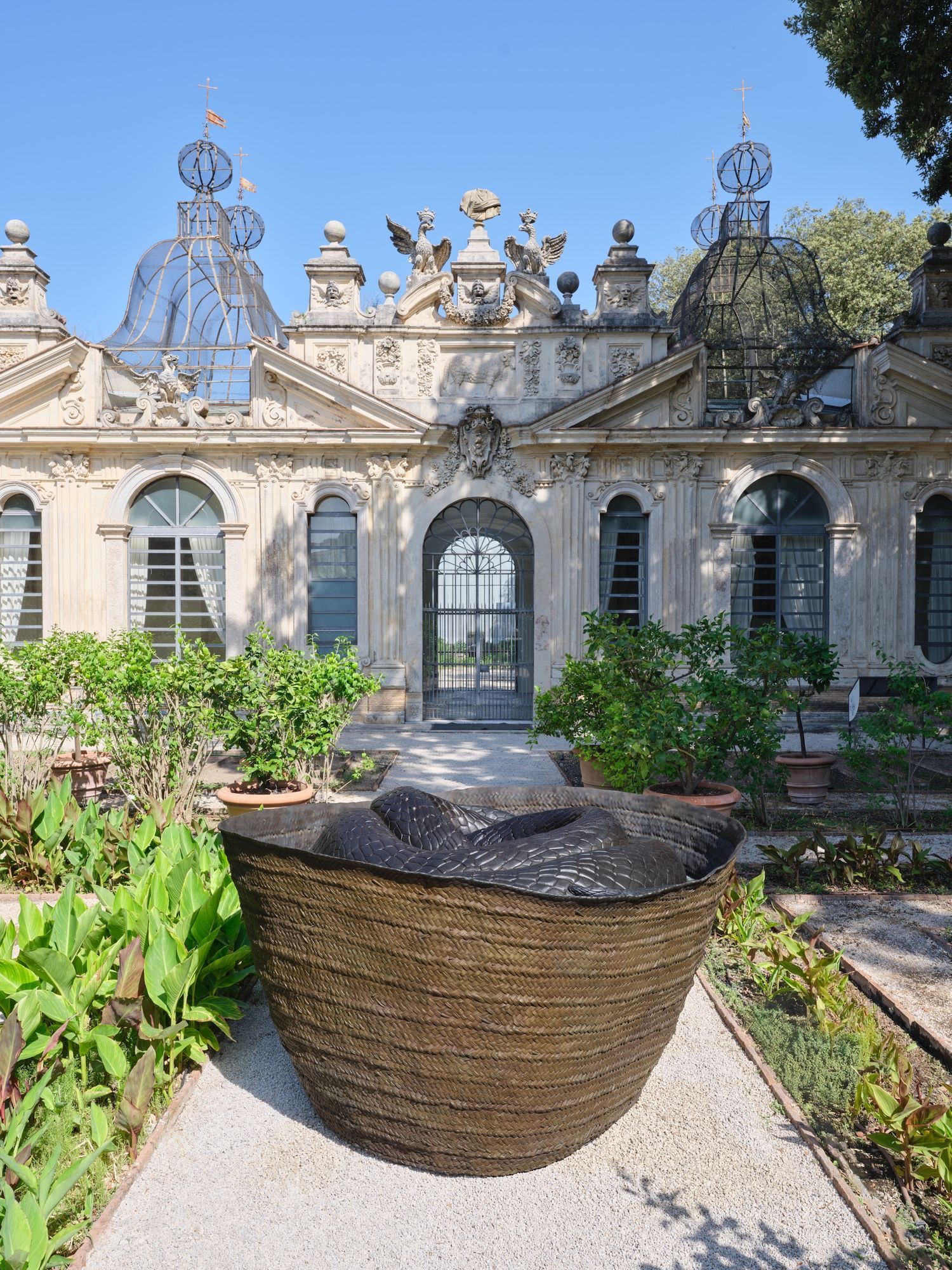 Wangechi Mutu và Fendi ra mắt triển lãm lịch sử tại Galleria Borghese ...