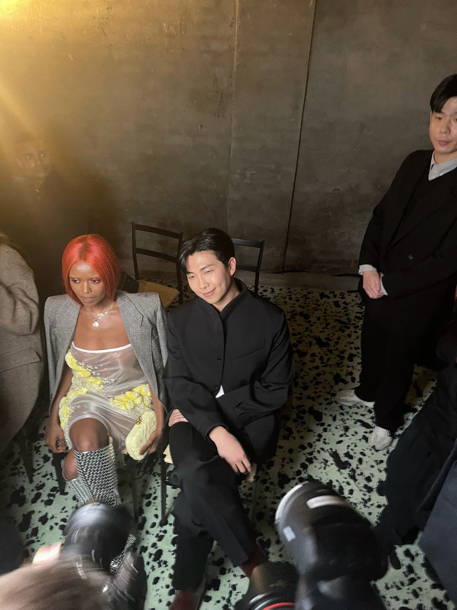 Cú bắt tay giữa RM (BTS) và Bottega Veneta tại Milan Fashion Week 2023 – LUXITY