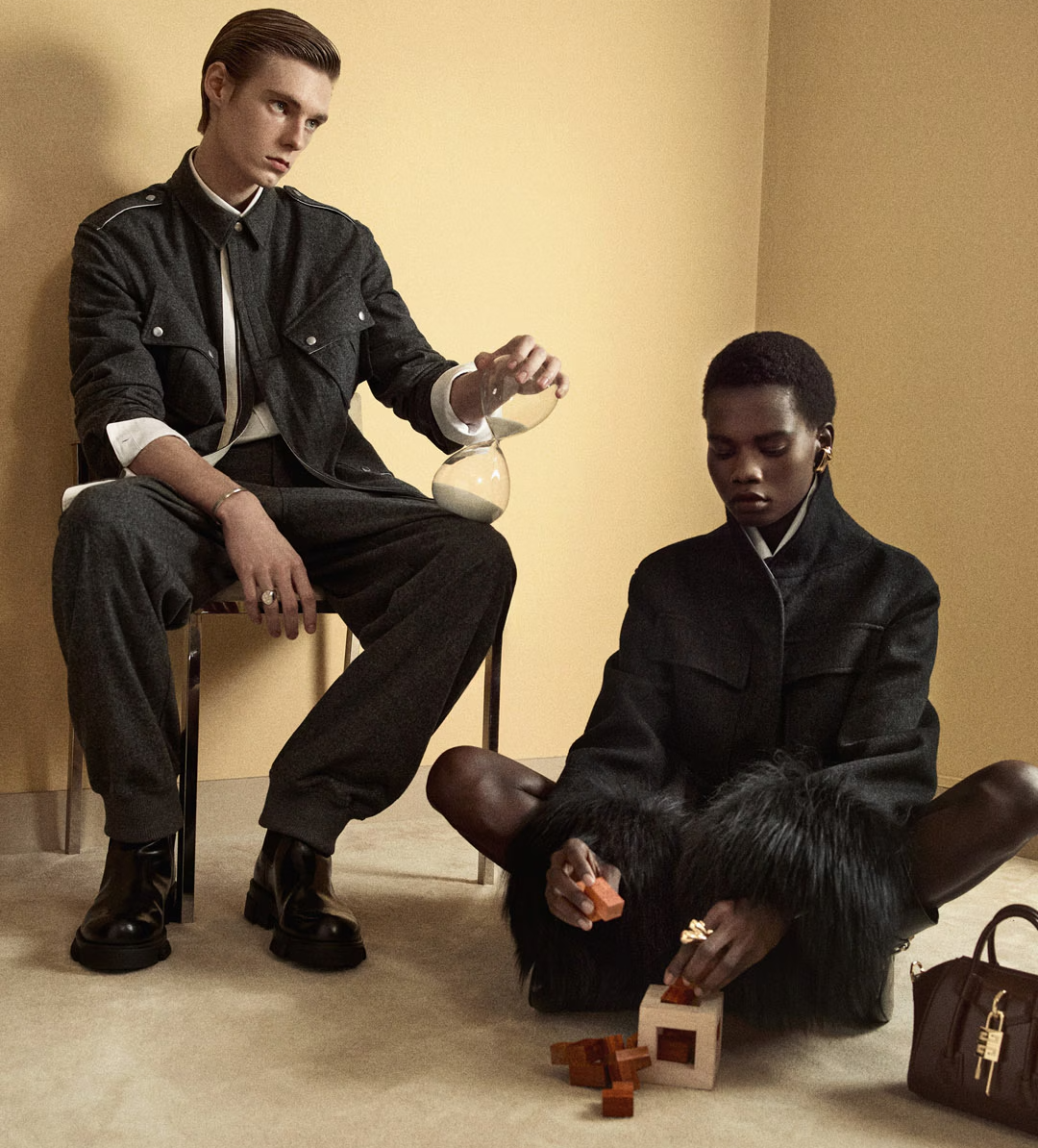 A Holiday Game: Givenchy tái định nghĩa phong cách qua chiến dịch mùa ...