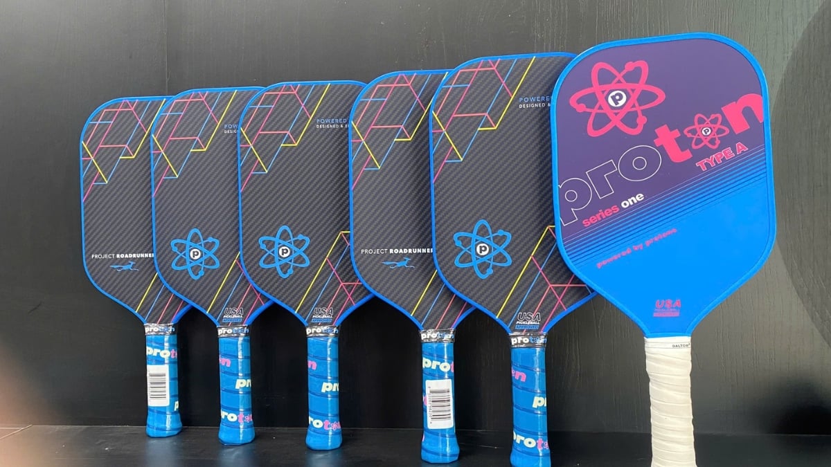 Đánh giá chi tiết Vợt Proton Series 4 – DinkPro