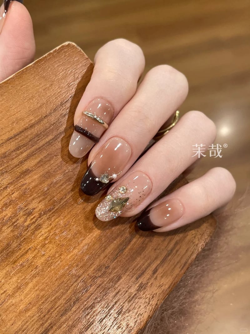 100+ Kiểu Nail Thạch Nâu Sang Chảnh Hút Mắt Khiến Nàng Mê Đắm