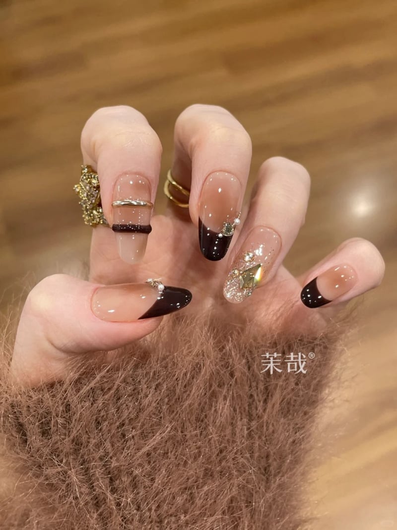100+ Kiểu Nail Thạch Nâu Sang Chảnh Hút Mắt Khiến Nàng Mê Đắm