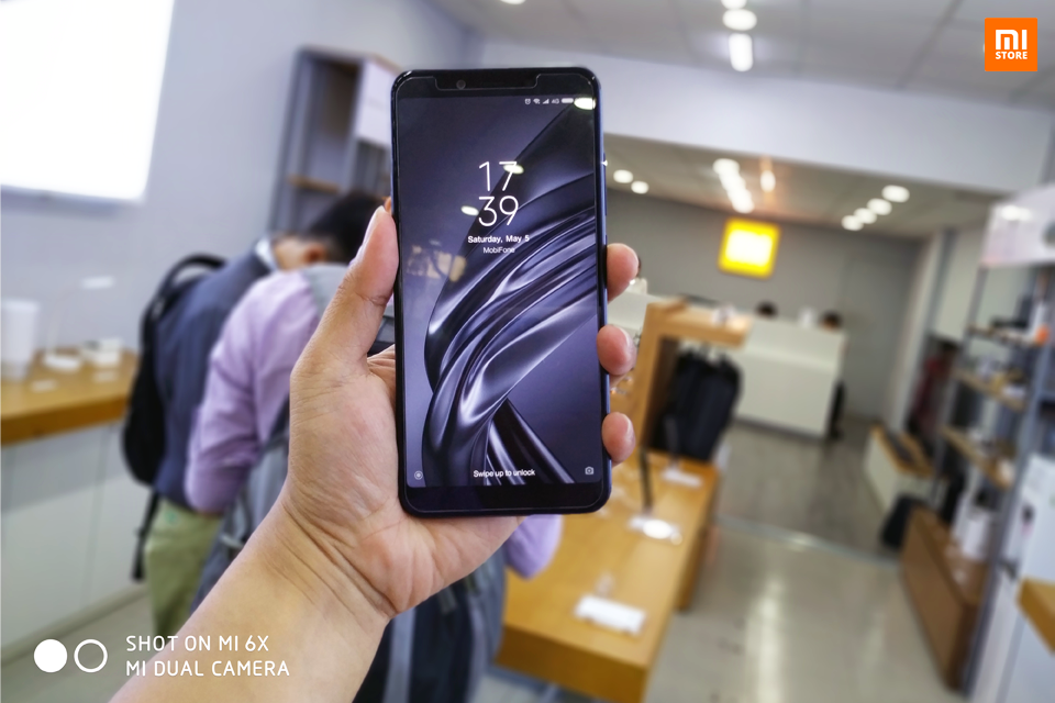 Trên tay Xiaomi Mi6X phiên bản màu Vàng và Đen – Xiaomi Store