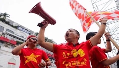 LOA CỔ ĐỘNG, CỔ VŨ BÓNG ĐÁ DÀNH CHO FAN CUỒNG NHIỆT – CEMCO