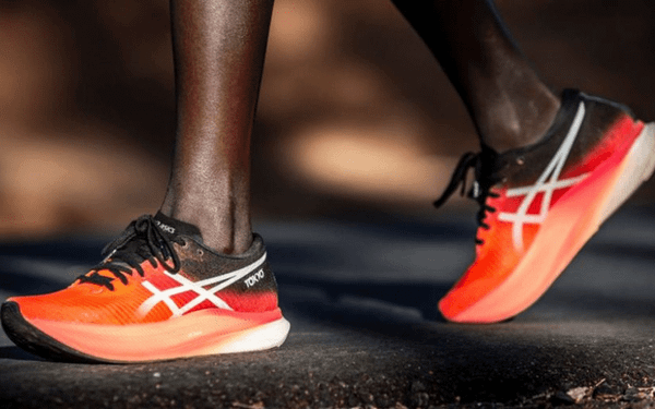 Review giày chạy ASICS Metaspeed Sky/Edge-Nâng tầm tốc độ mới