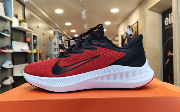Revew giày Nike Winflo 7 chi tiết - Giày chạy bộ được yêu thích nhất
