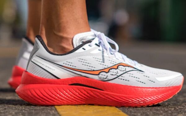 Trải nghiệm tốc độ với giày chạy bộ Saucony Endorphin Speed 3