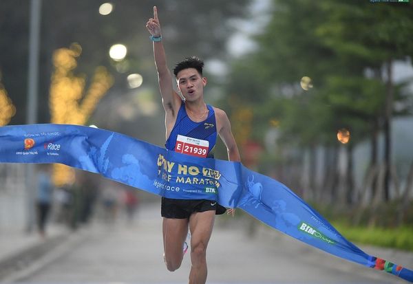 VietNamNews - Đảng, Hà win Tây Hồ Half Marathon 2023 – VRace
