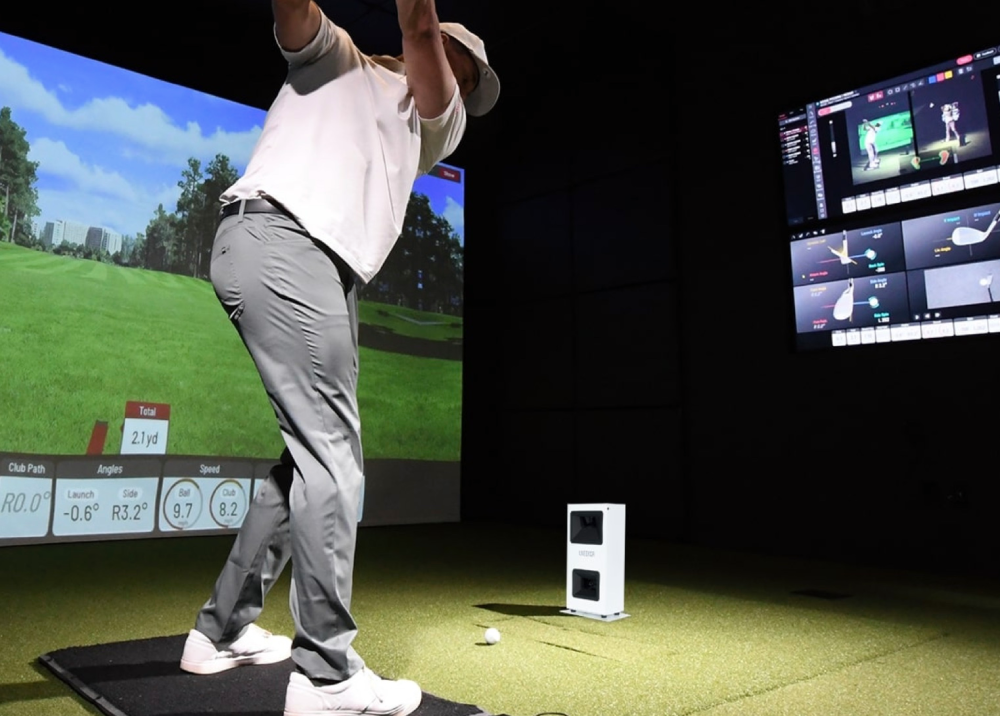 Cảm biến golf Eye Mini Lite của Uneekor có mặt tại chuỗi cửa hàng bán ...