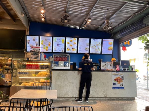 10 Must-Try Local Coffee Shops in Ho Chi Minh City – Lua Dai Viet ...