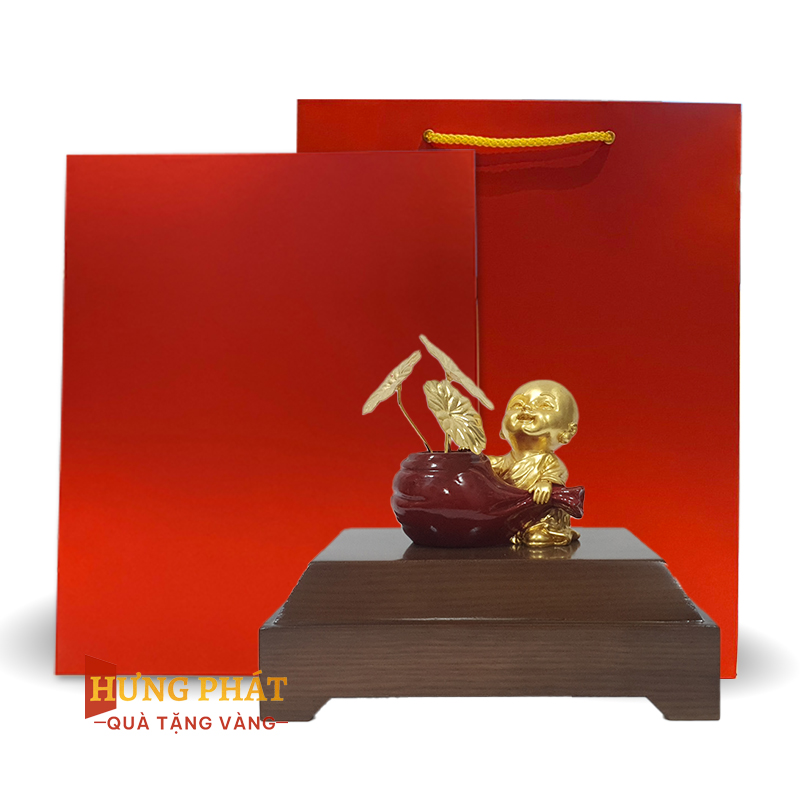 Tượng Chú Tiểu Bên Chậu Sen Dát Vàng - QUÀ TẶNG VÀNG HƯNG PHÁT