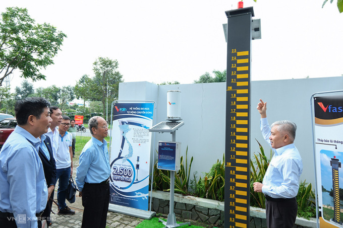 Nghiệm thu 80 trạm đo mưa tự động và 10 tháp báo lũ tự động cho các tỉ ...