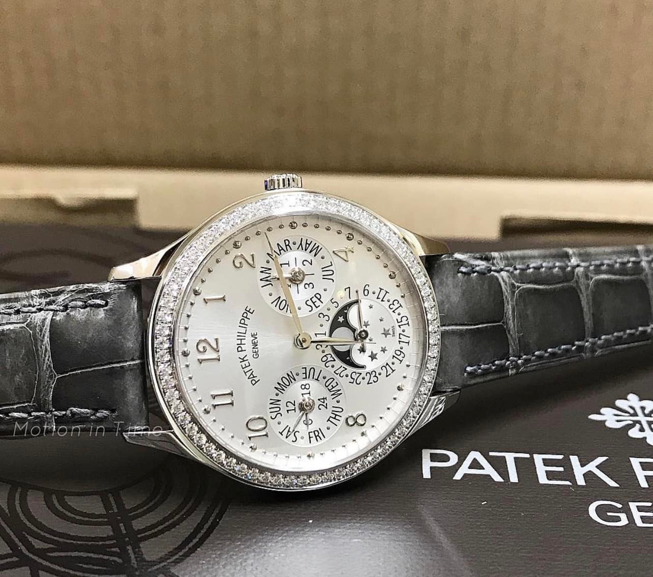 Khám Phá Chức Năng Lịch Thường Niên của Patek Philippe– Platin Timepieces