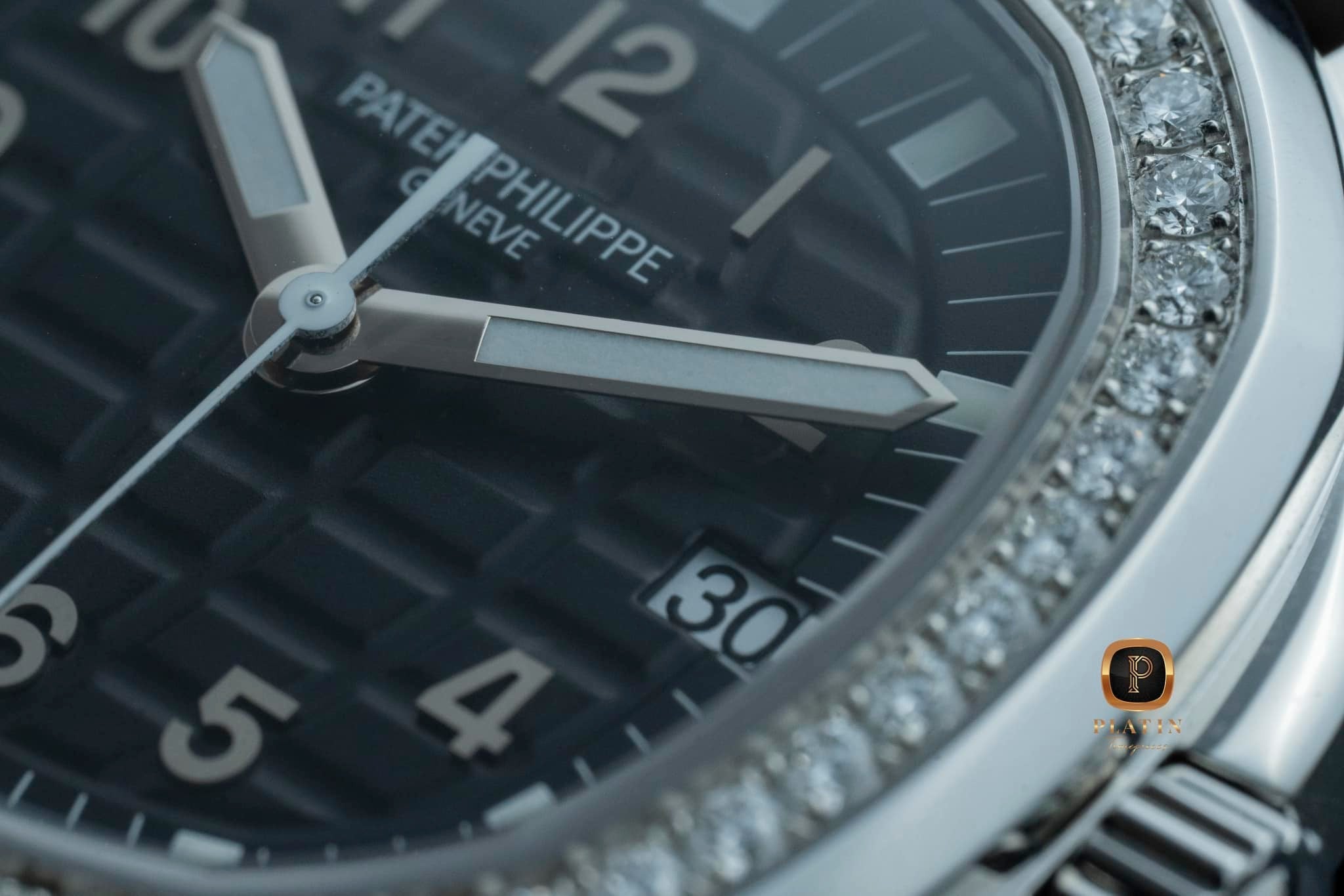 Đồng Hồ Patek Philippe Aquanaut 5067A-001 Custom Diamond– Platin Timepieces