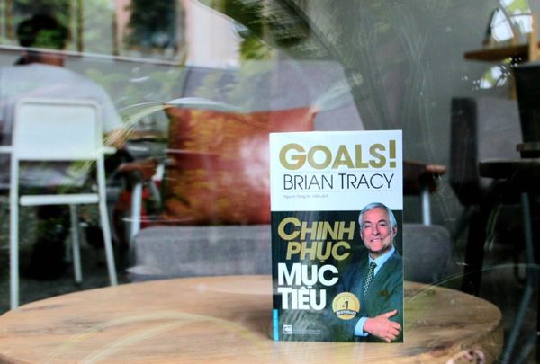 Review Sách Chinh Phục Mục Tiêu – Brian Tracy : Tương Lai Trong Tay – Bến Nghé Books