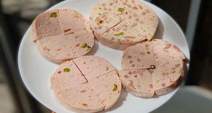 Hướng dẫn chi tiết cách làm chả lụa chuẩn vị tại nhà