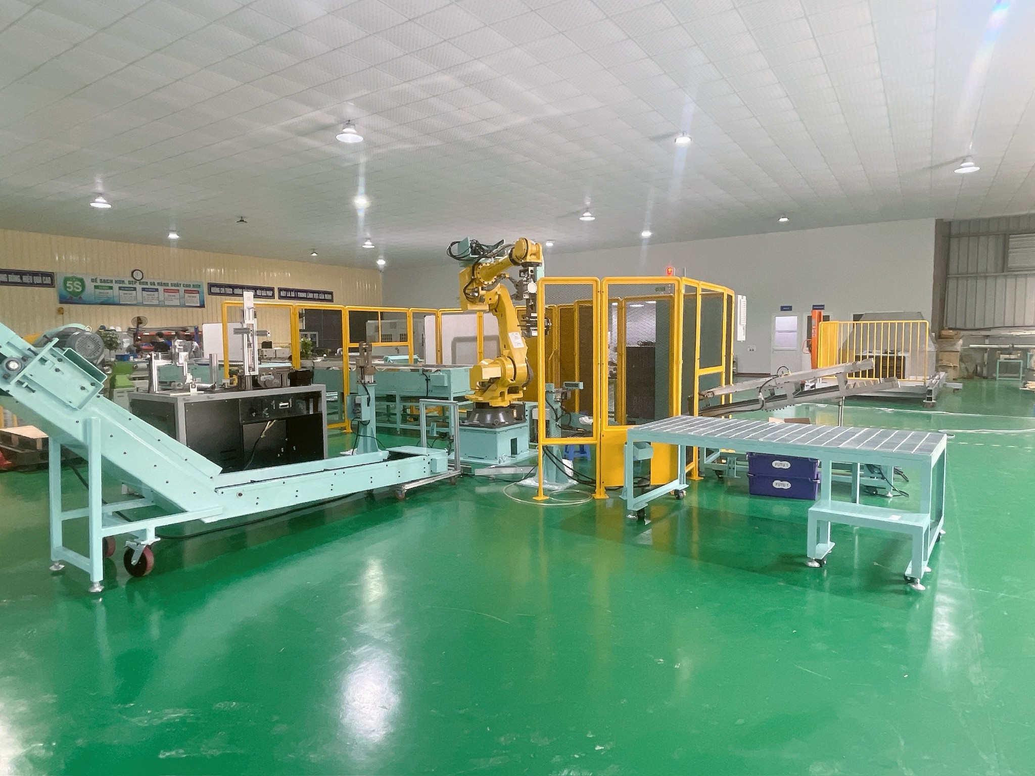 HỆ THỐNG ROBOT GẮP SẢN PHẨM CHO MÁY ĐÚC 1000T – SLINKS AUTOMATION