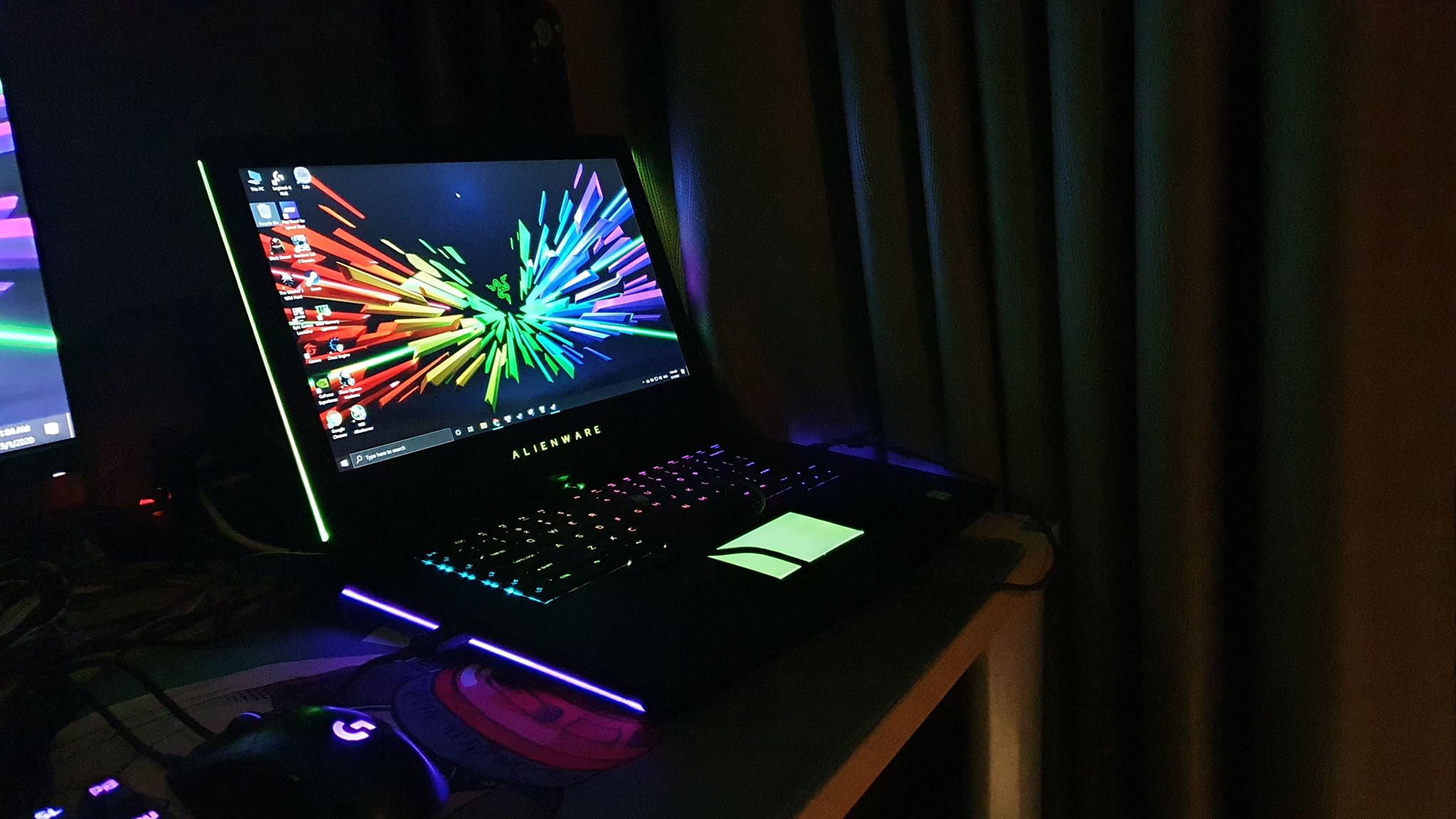 Tản mạn cảm xúc của một sinh viên bật full LED RGB laptop gaming trong ...