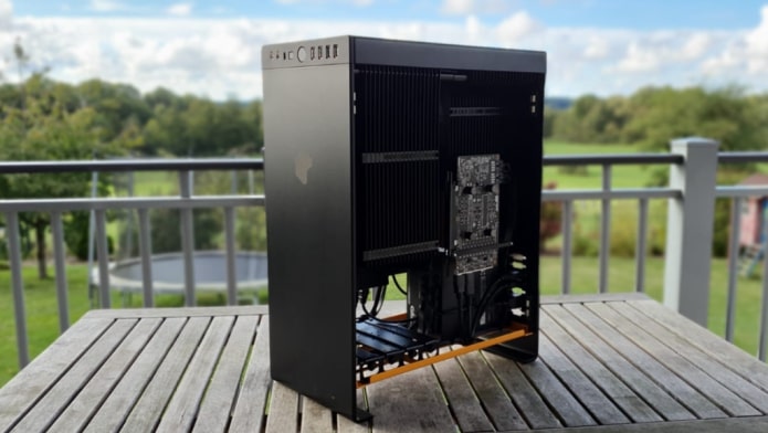Case The Beast v2 tái xuất với thiết kế tản nhiệt khổng lồ – GEARVN.COM