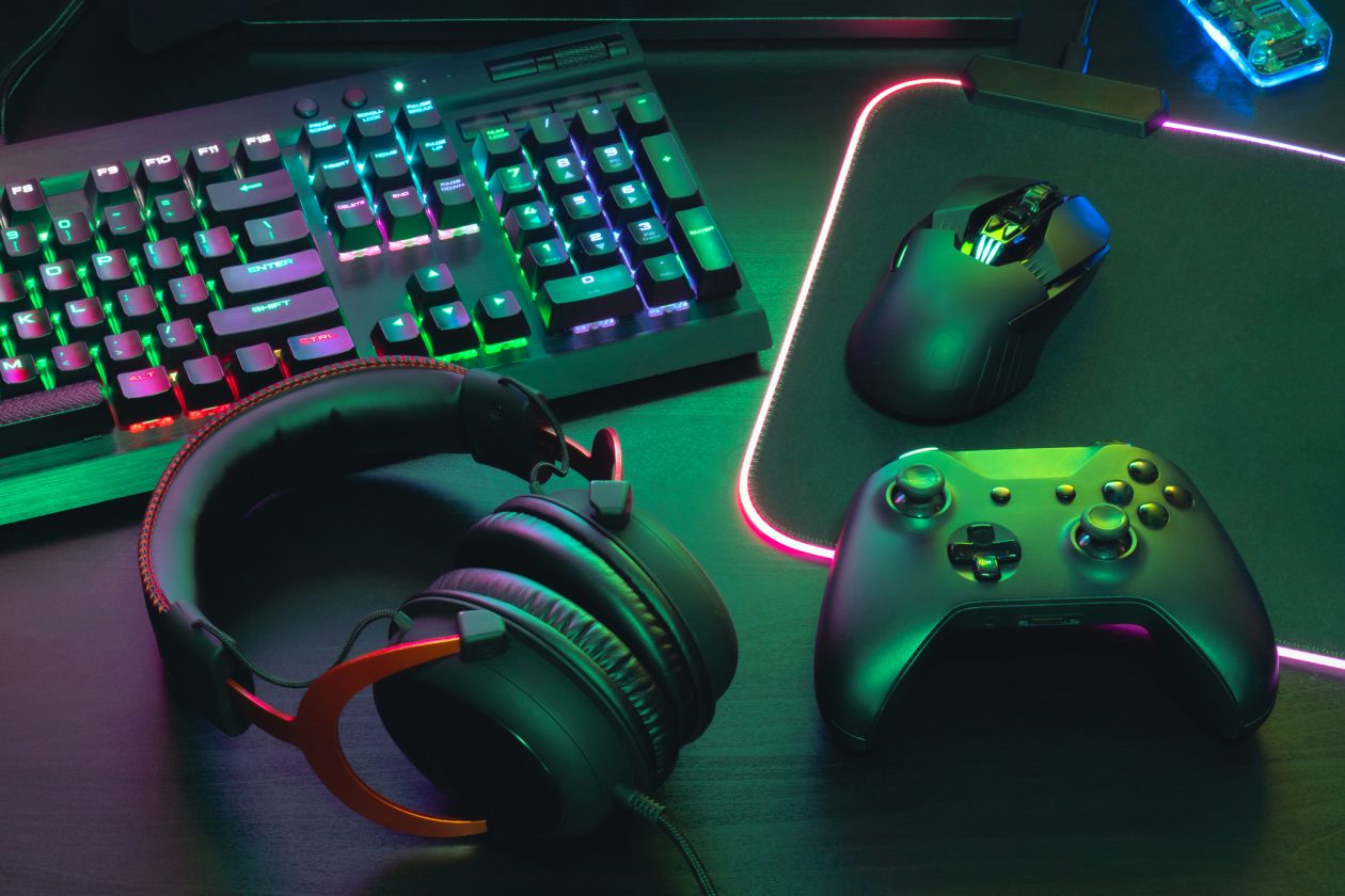 Trăm hay không bằng tay quen, mình đem gaming gear từ nhà lên công ty ...