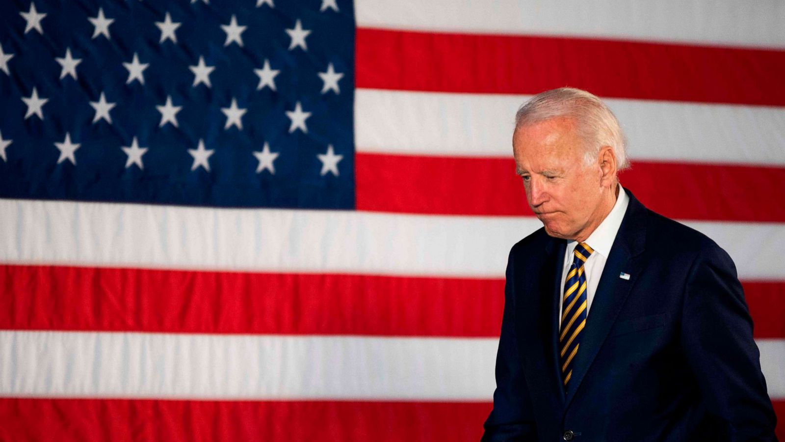 Tổng thống Mỹ Joe Biden sẽ “uống trà đàm đạo” với CEO của Intel để giả ...