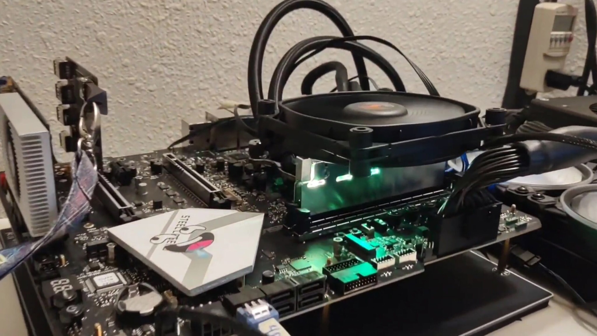 Overclocker dùng tản khí ép xung RAM DDR5 đạt gần 8000 MHz – GEARVN.COM