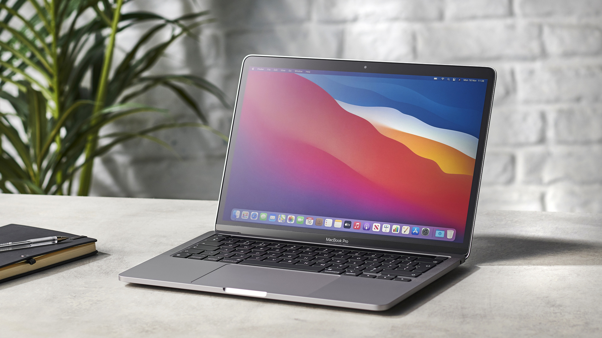 Apple MacBook Pro được dùng để AMD thuyết trình slide chê bai hiệu năn ...