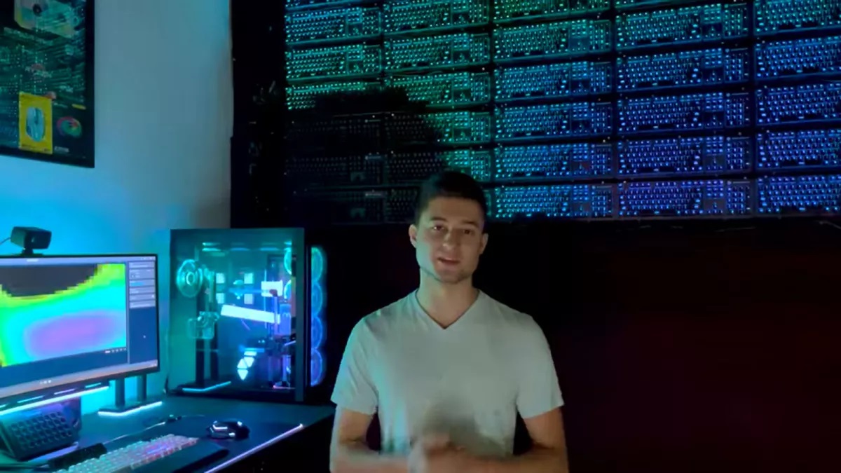 Khéo tay và nhiều tiền, YouTuber biến 40 bàn phím RGB thành màn hình c ...