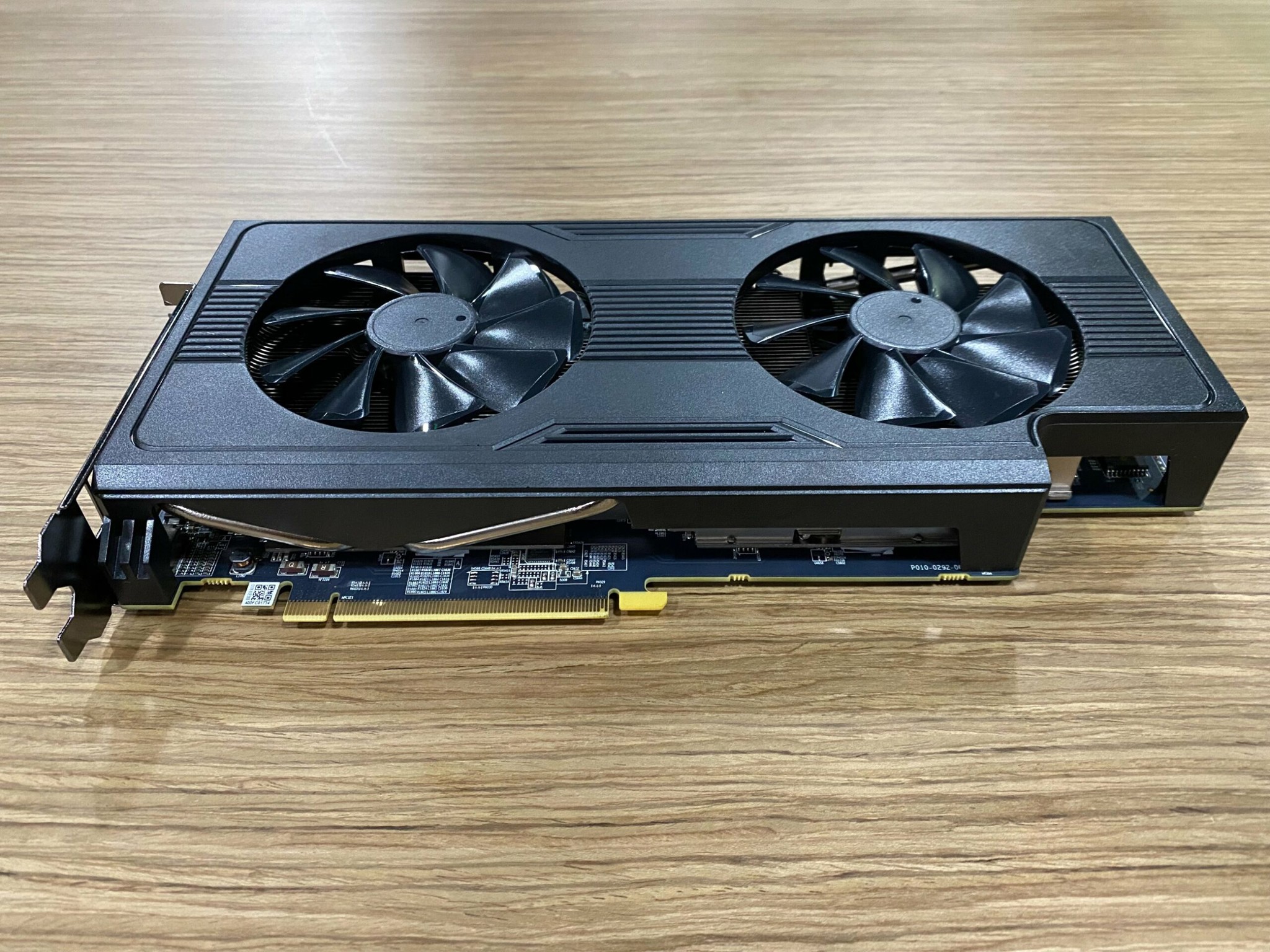 Xuất hiện card đồ họa quái vật trang bị 2 GPU RX 570, đào coin khỏe ng ...