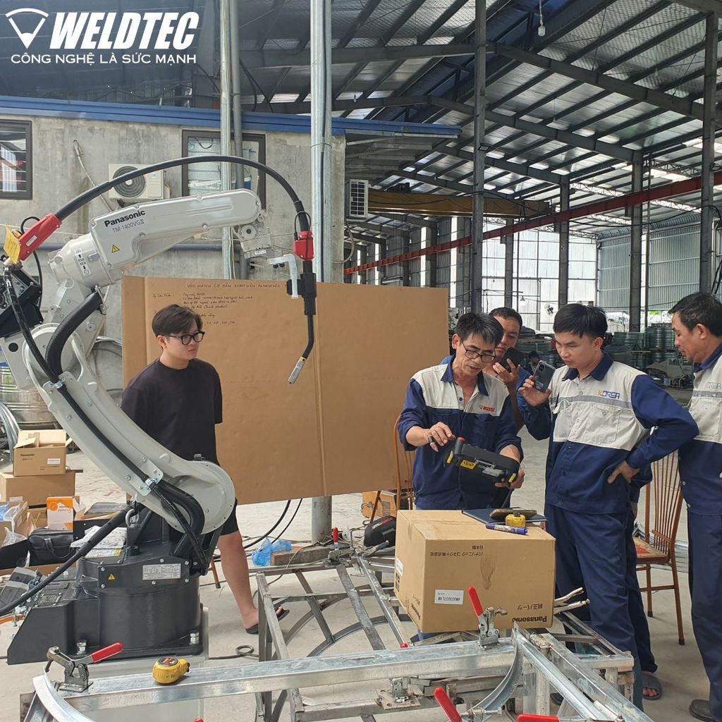 Weldtec bàn giao thành công sản phẩm robot hàn Panasonic TM1400-VG3 ch
