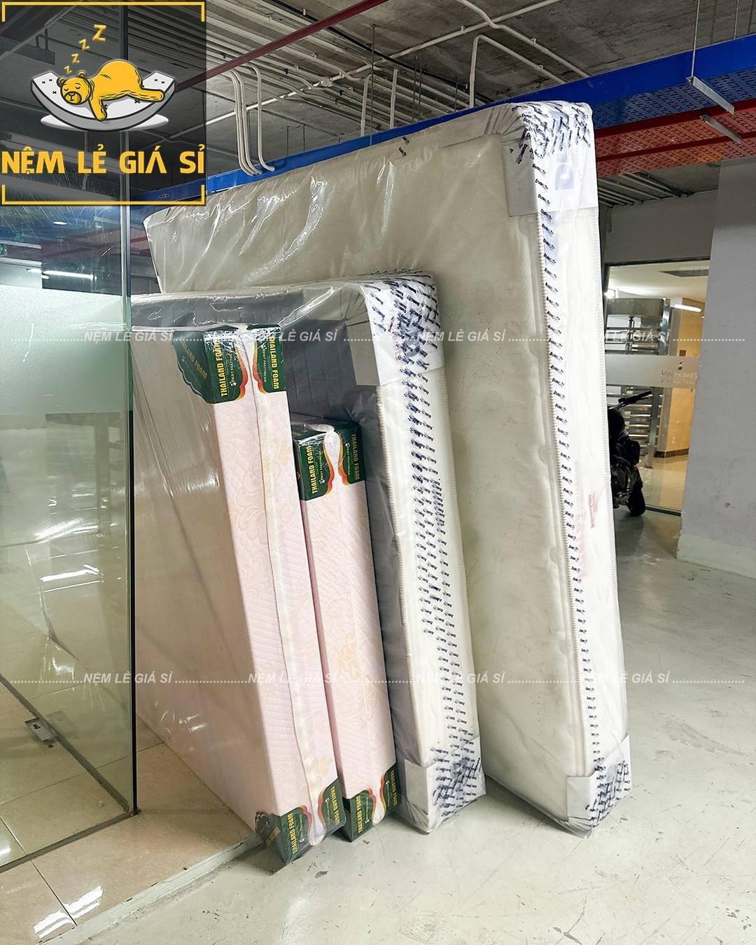 Nệm Cao Su Tổng Hợp ThaiFoam, Áo Nệm Vải Gấm Trắng – FUZZI