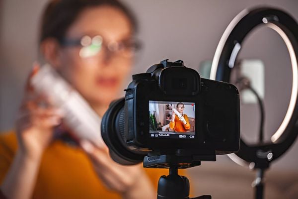 Quay vlog cần gì? Hướng dẫn đầy đủ từ A-Z cho người mới bắt đầu - Thanh ...