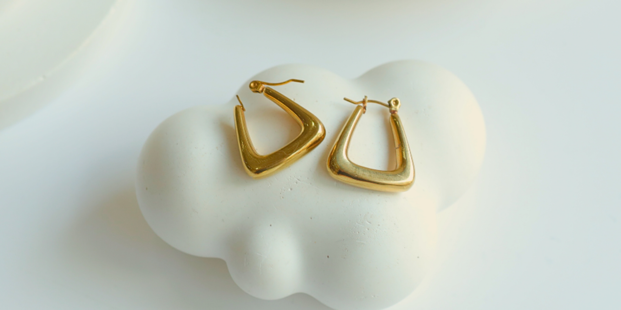 7 Cách Chọn Bông Tai Phù Hợp Với Gương Mặt Của Bạn