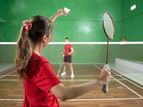 Chơi Cầu Lông Thoải Mái Với Gọng Kính Thể Thao Gọn Nhẹ – Kính mắt Zay