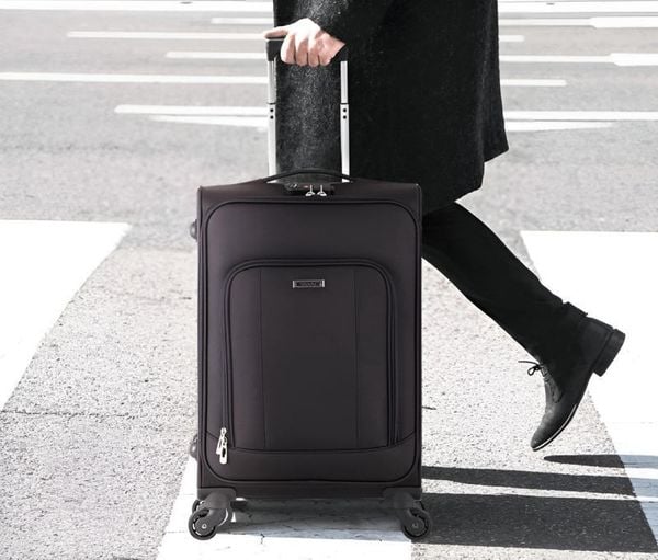 Lựa chọn nên mua vali nhựa hay vải? – Vali.com.vn