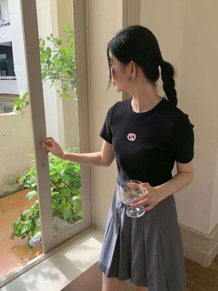 Phong cách hàng ngày đa dạng của Chester Charles, sành điệu như nữ chí