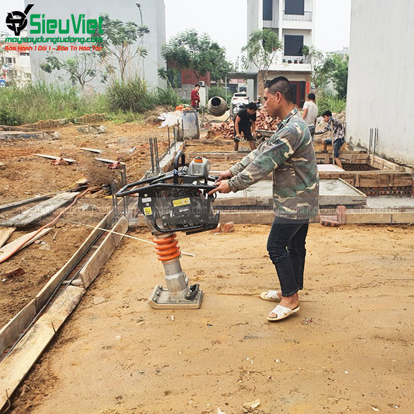 Máy đầm đất cầm tay 70Kg - Máy Xây Dựng Siêu Việt