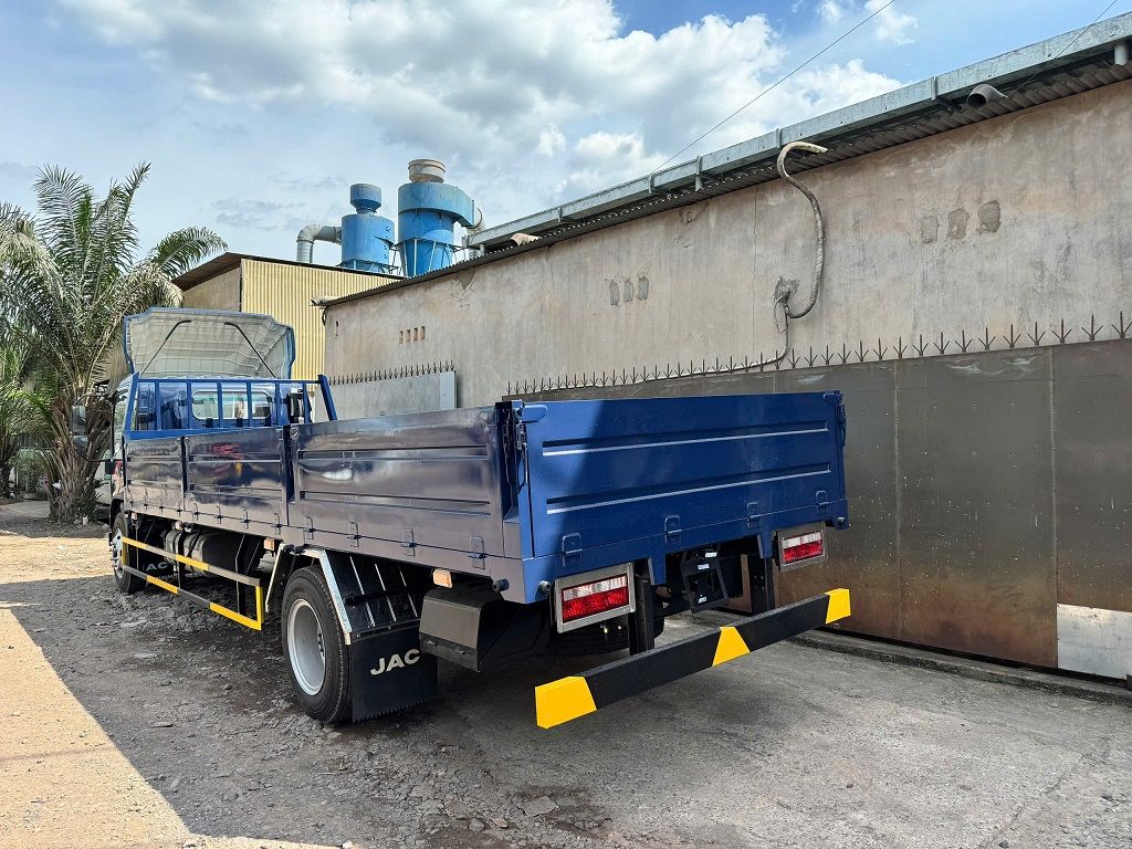 XE TẢI JAC N900 E5 THÙNG LỬNG TẢI 9.4 TẤN DÀI 7000 X2280 X 750MM – XE TẢI GIA ĐÌNH