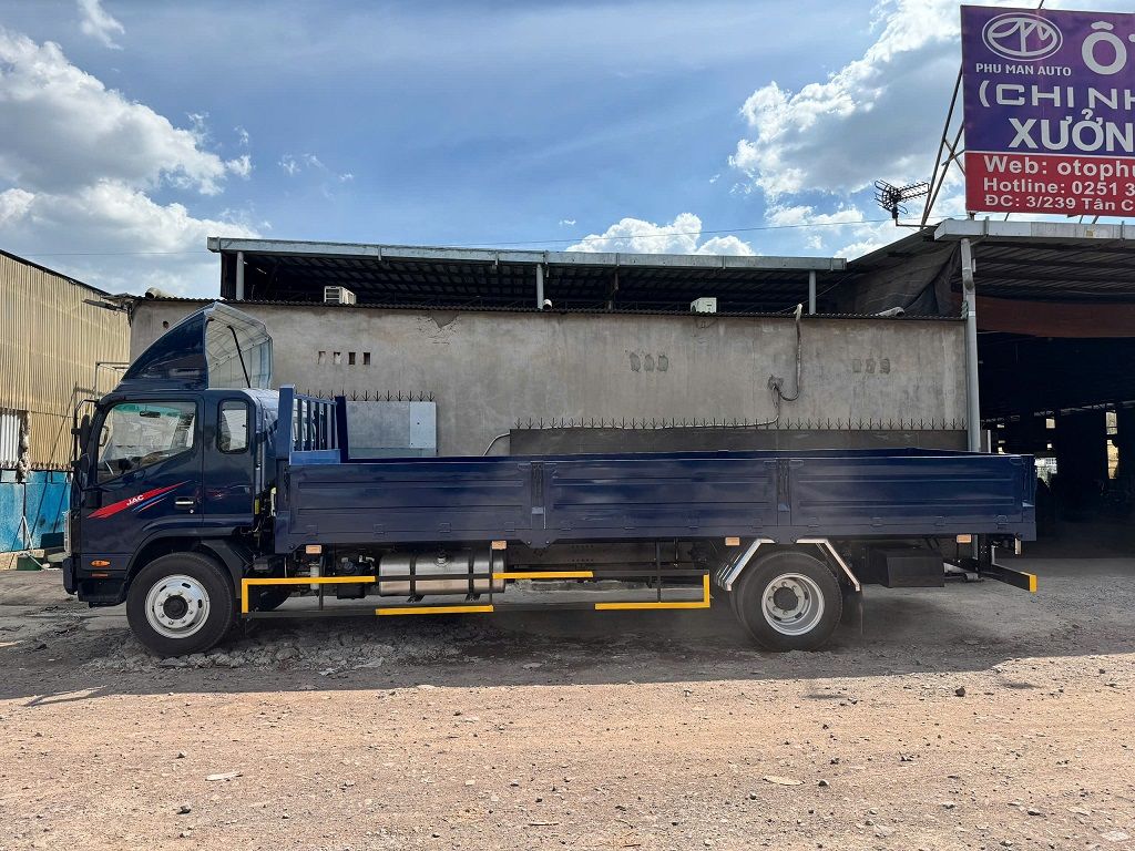 XE TẢI JAC N900 E5 THÙNG LỬNG TẢI 9.4 TẤN DÀI 7000 X2280 X 750MM – XE TẢI GIA ĐÌNH