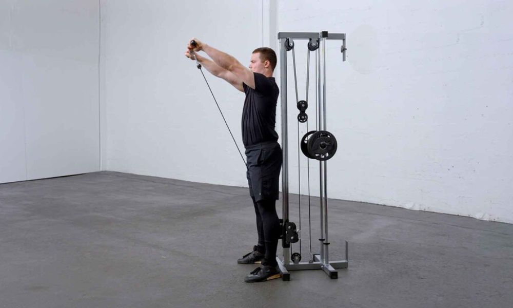 Hướng dẫn tập Cable Front Raise đúng kỹ thuật, hiệu quả